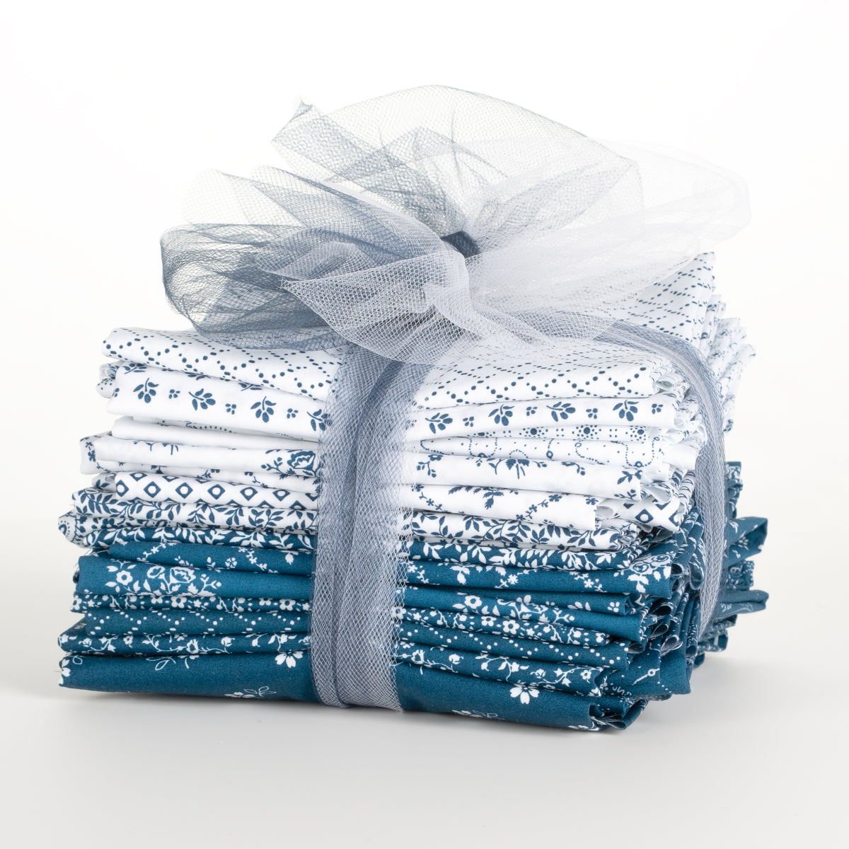 Classic Keepsakes in Blue Fat Quarter Bundle — Fab Fabrics